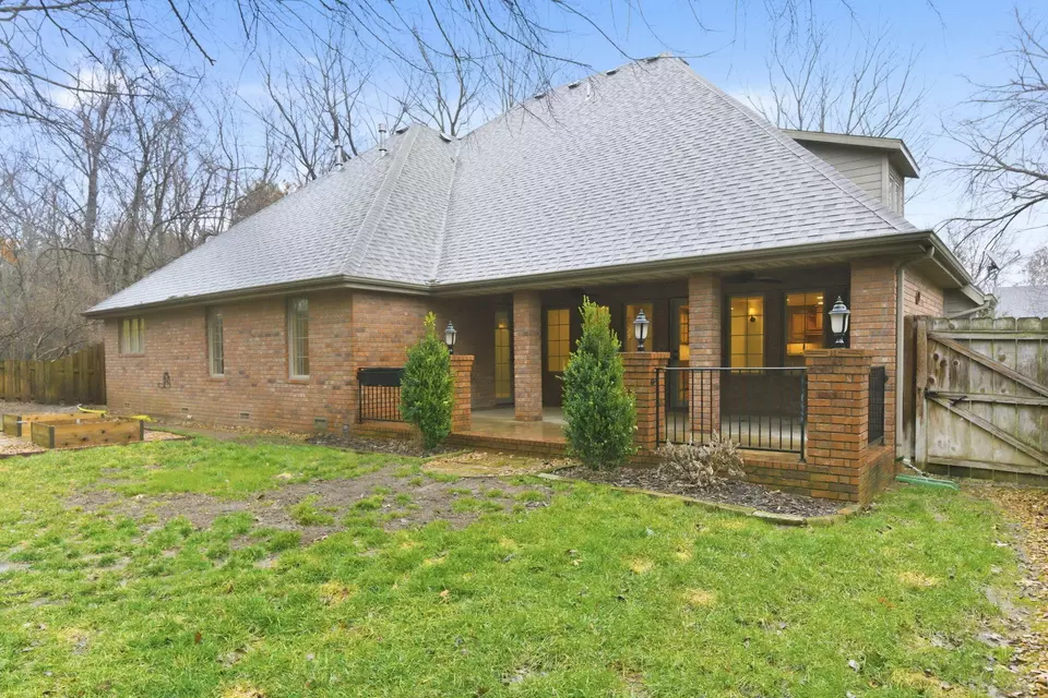 4909 S Old Oak Way, Springfield, MO 65810 | MLS# 60312989 | 36 Photos ...