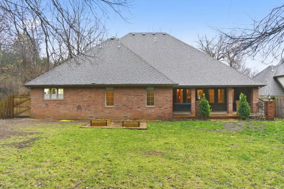 4909 S Old Oak Way, Springfield, MO 65810 | MLS# 60312989 | 36 Photos ...
