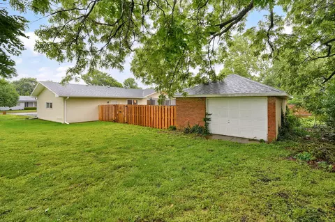 1716 S Oakland Ave, Bolivar, MO 65613 | MLS# 60324528 | 37 Photos - Movoto