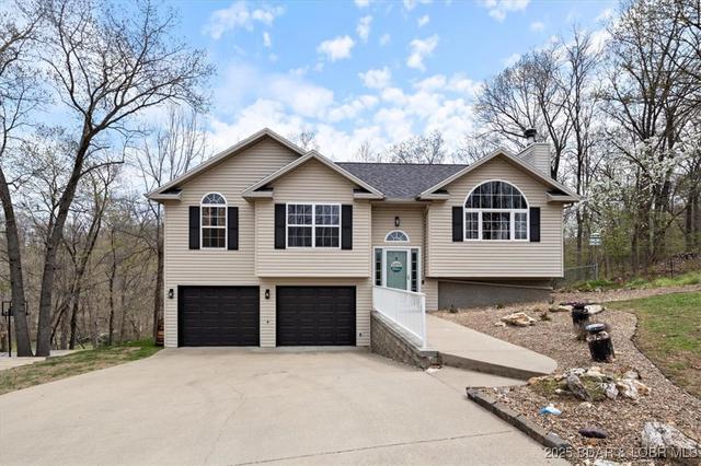 516 Round Table Dr, Camdenton, MO 65020 | MLS# 3576996 | 45 Photos - Movoto