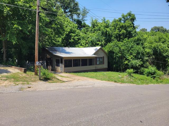 217 N 6th St, Thayer, MO 65791 | 20 Photos | MLS #60245774 - Movoto