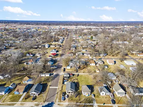 2034 W Webster St, Springfield, MO 65802 | 33 Photos - Movoto