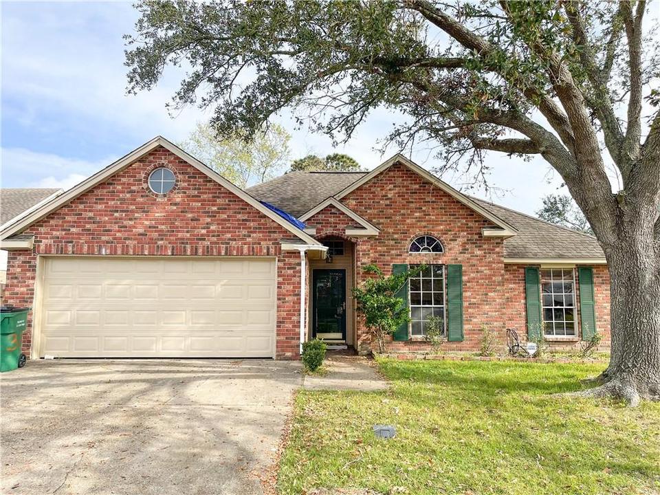 31 Shearwater Dr, Laplace, LA 70068 | 9 Photos | MLS #2324160 - Movoto