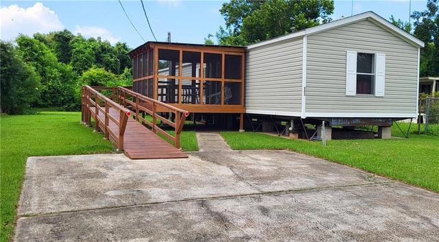 205 Hollywood Park Dr, Montz, LA 70068 | MLS# 2515027 | 18 Photos - Movoto