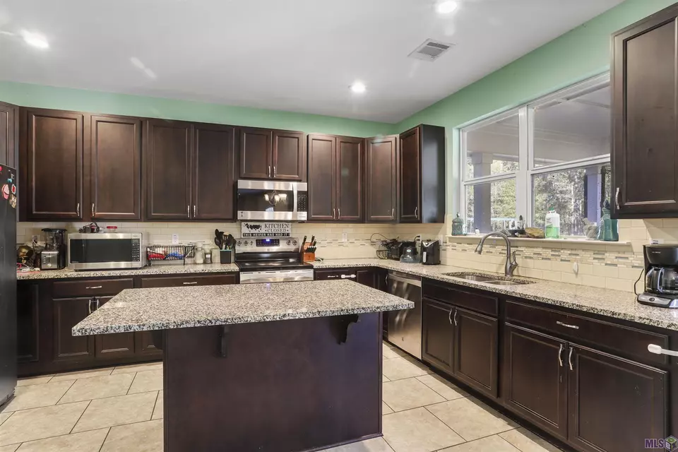 19839 Craig Mack Rd, Walker, LA 70785 | 18 Photos - Movoto