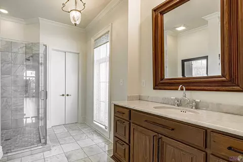 10721 E Hidden Lake Ct, Baton Rouge, LA 70810 | 48 Photos - Movoto