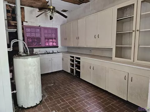 827 E Grolee St, Opelousas, LA 70570 | 39 Photos - Movoto