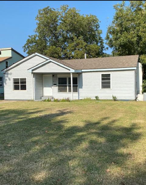 411 Russell Dr, Midwest City, OK 73110 | 15 Photos | MLS #1031150 - Movoto