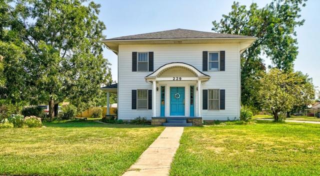 229 W Midland St, Shawnee, OK 74804 | 31 Photos - Movoto