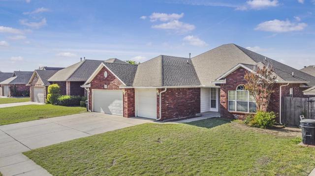 1725 SW 33rd St, Moore, OK 73160 | 50 Photos - Movoto