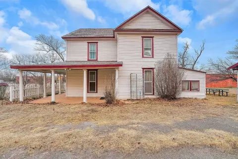 326 N Oklahoma Ave, Mangum, OK 73554 | 38 Photos - Movoto