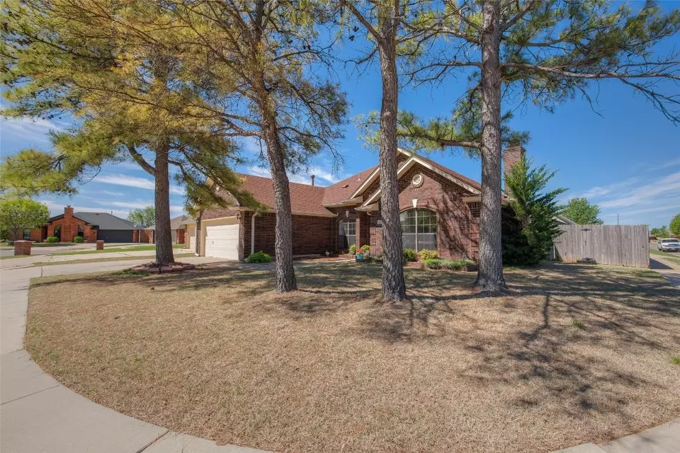 15201 Derrick Cir, Oklahoma City, OK 73170 | 40 Photos - Movoto