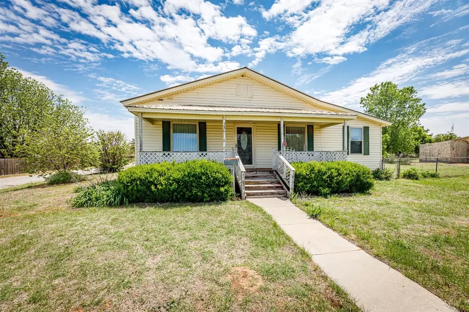 326 N Bryan Ave, Mangum, OK 73554 | 48 Photos - Movoto