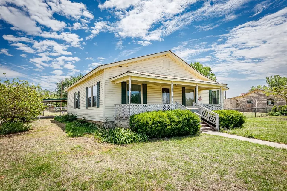 326 N Bryan Ave, Mangum, OK 73554 | 48 Photos - Movoto