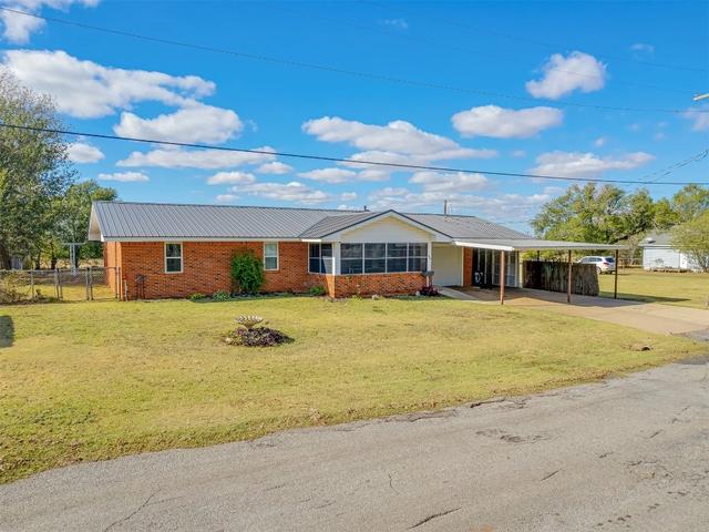 425 S Galena Ave, Geary, OK 73040 | 47 Photos - Movoto