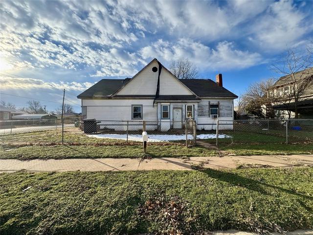 502 W Jefferson St, Mangum, OK 73554 | MLS #1149614 | 27 Photos - Movoto