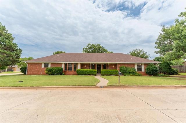 205 Randolph Rd, Clinton, OK 73601 | MLS# 1181331 | 44 Photos - Movoto