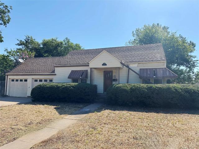 200 N Maryland Ave, Mangum, OK 73554 | MLS# 1184714 | 13 Photos - Movoto