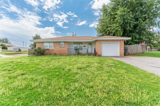 1300 Wells Ave, Clinton, OK 73601 | MLS# 1192453 | 35 Photos - Movoto