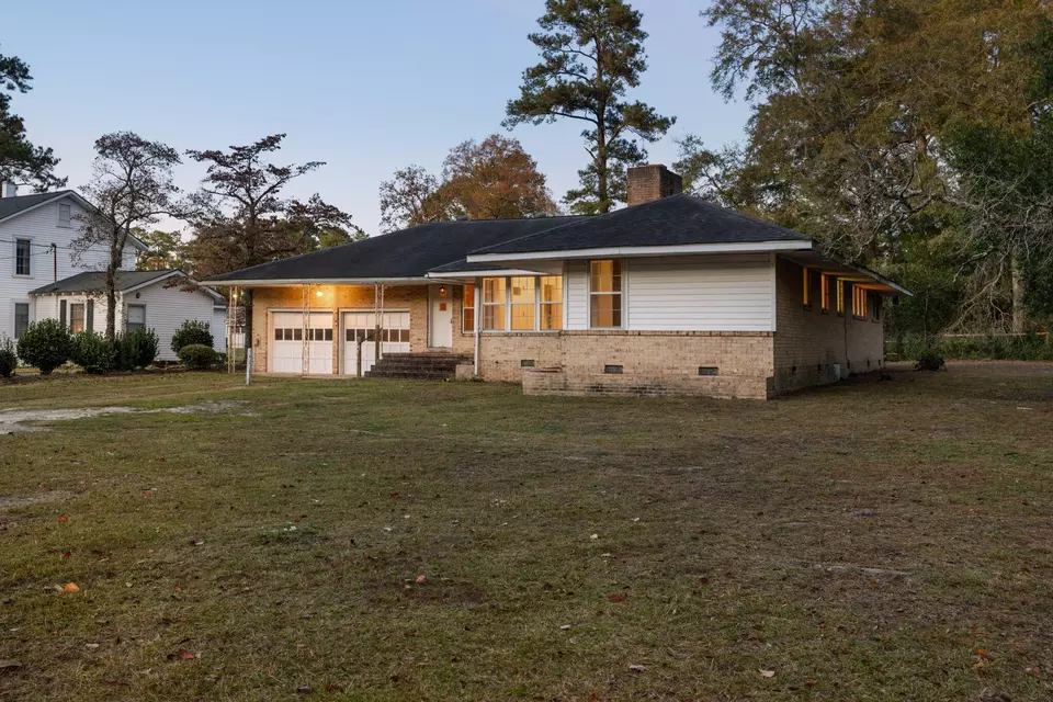 8115 Old State Rd, Holly Hill, SC 29059 | 27 Photos - Movoto