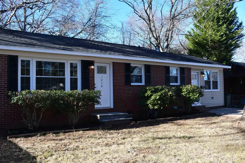 1218 S Petty St, Gaffney, SC 29340 | 20 Photos - Movoto