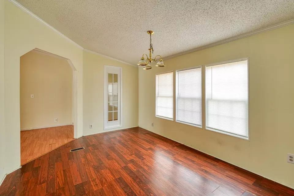 1061 Nazareth Rd, Spartanburg, SC 29301 | MLS# 331198 | 38 Photos - Movoto
