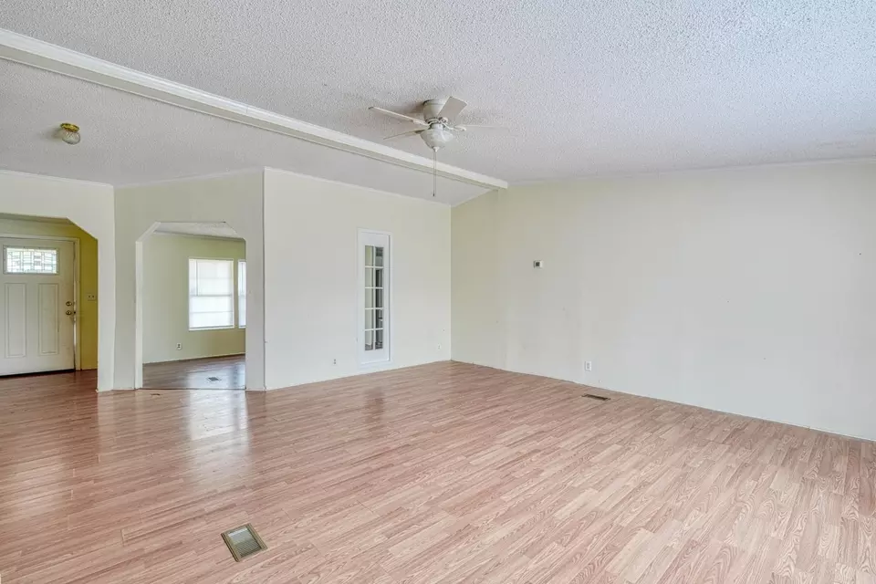 1061 Nazareth Rd, Spartanburg, SC 29301 | MLS# 331198 | 38 Photos - Movoto