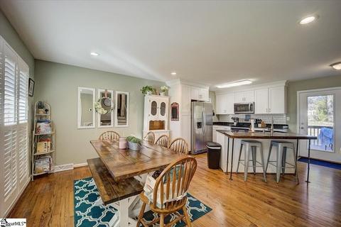 25 Amy Ln, Taylors, SC 29687 | 34 Photos | MLS #1487243 - Movoto