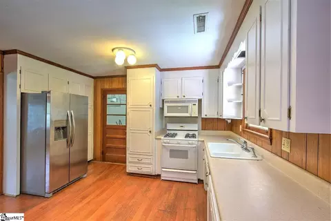 8 Ravensworth Rd, Taylors, SC 29687 | 29 Photos - Movoto