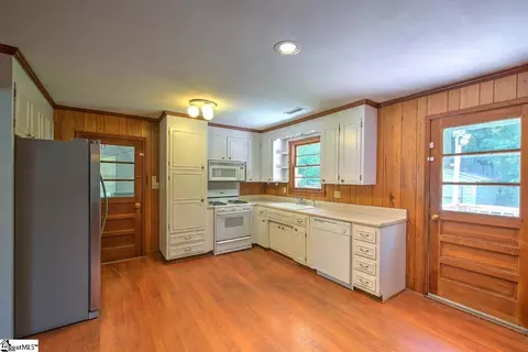 8 Ravensworth Rd, Taylors, SC 29687 | 29 Photos - Movoto