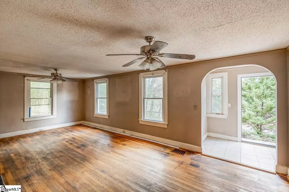 215 Dukeland Dr, Greenville, SC 29617 | 20 Photos - Movoto