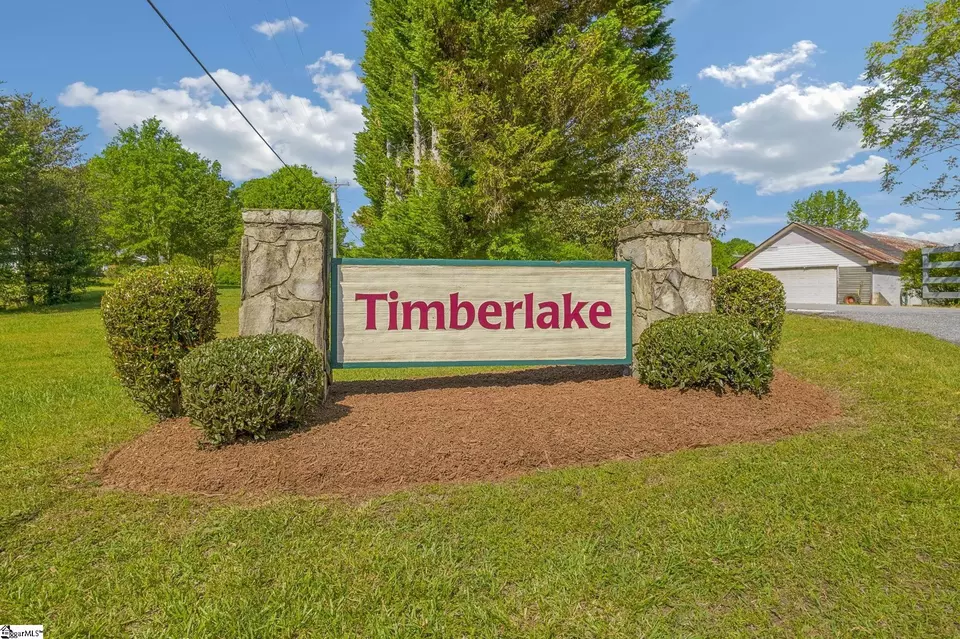 136 Englewood Dr, Inman, SC 29349 | MLS# 1525340 | 12 Photos - Movoto