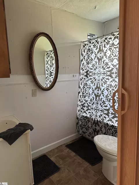 71 2nd St, Laurens, SC 29360 - Movoto