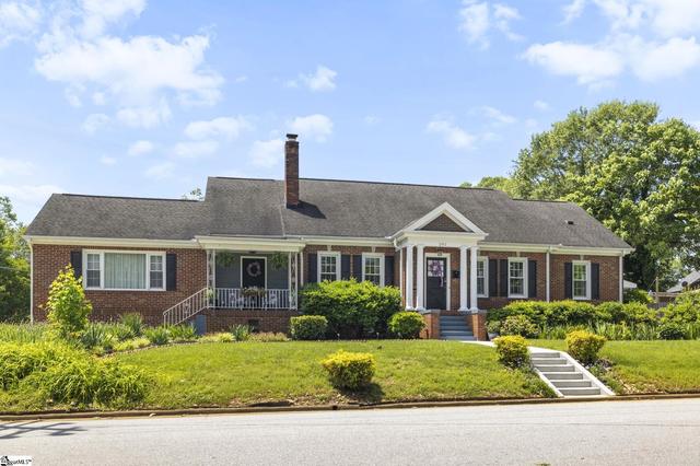 201 W Arlington Ave, Greer, SC 29650 | MLS# 1558593 | 50 Photos - Movoto