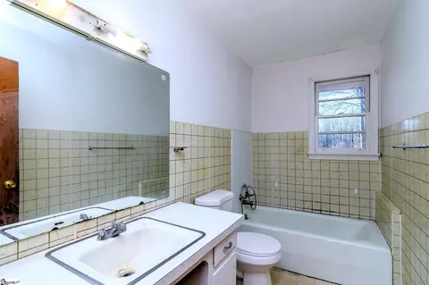 106 Elizabeth Dr, Greenville, SC 29615 | MLS# 1579131 | 33 Photos - Movoto