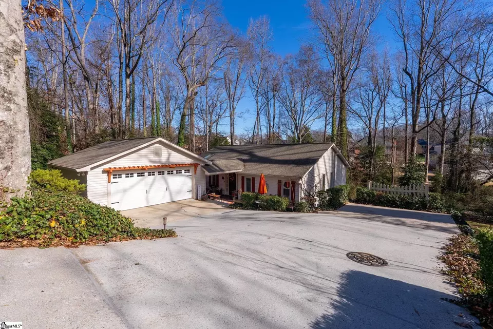 107 Stone Ridge Ct, Greer, SC 29650 | MLS# 1580968 | 50 Photos - Movoto