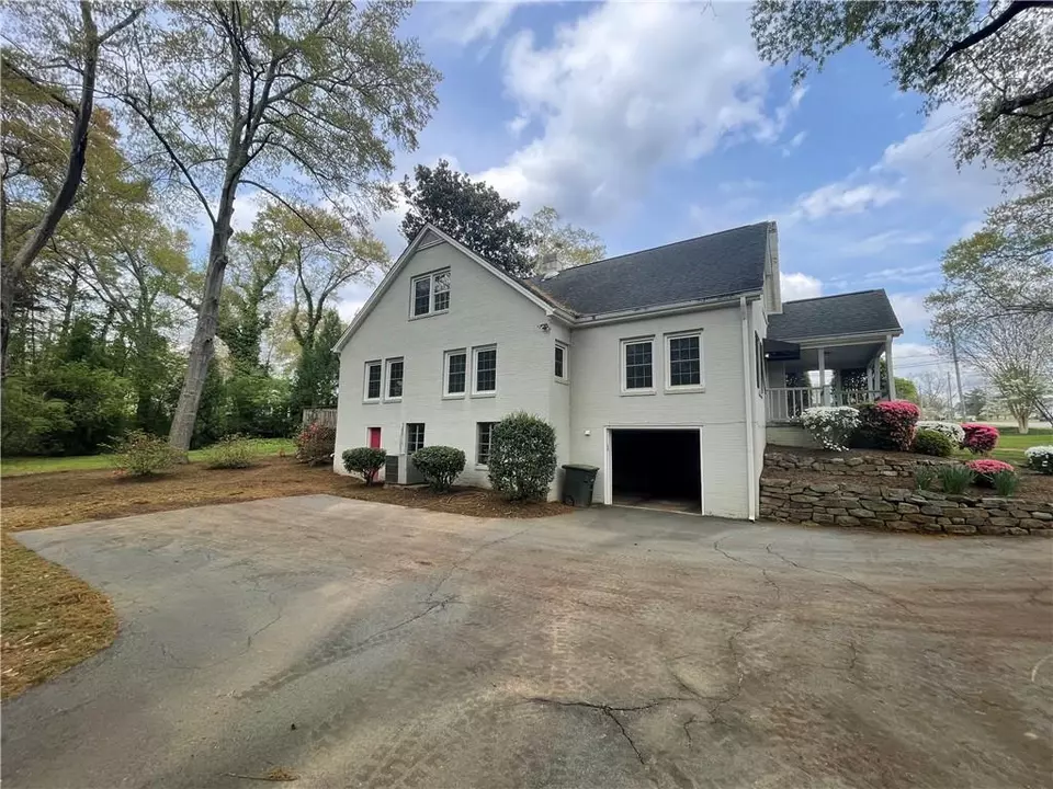 501 Seneca Dr, Seneca, SC 29678 | 36 Photos - Movoto