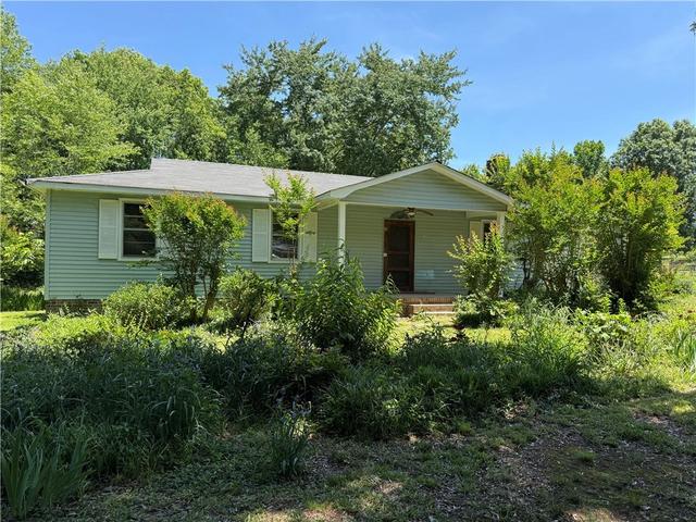 106 Nickie Dr, Williamston, SC 29697 | MLS# 20301084 | 23 Photos - Movoto