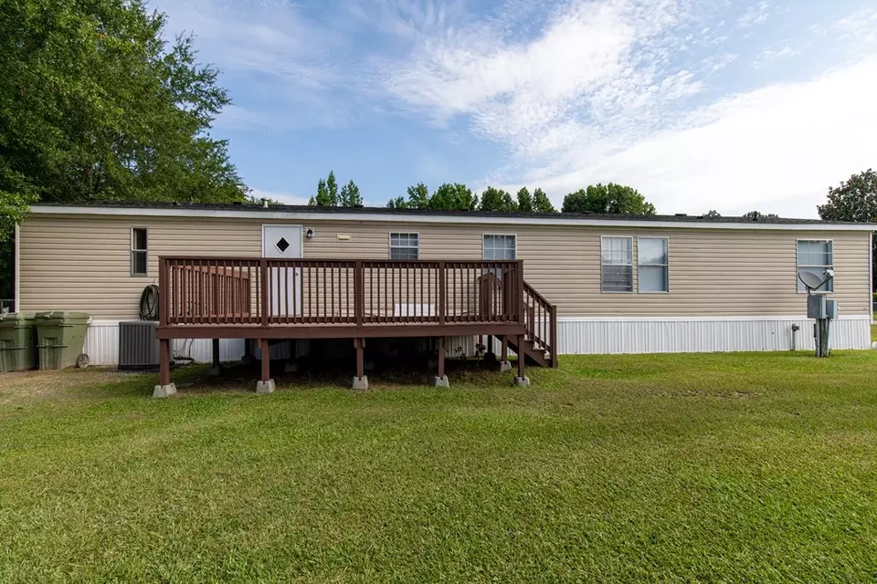 165 Rolling Creek Dr, Sumter, SC 29153 | MLS# 170426 | 20 Photos - Movoto
