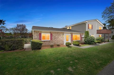 501 Round Hill Ct #501, Warwick, RI 02886 | 43 Photos - Movoto