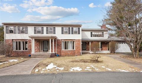 131 Winsor Ave, Johnston, RI 02919 | 50 Photos | MLS #1330918 - Movoto