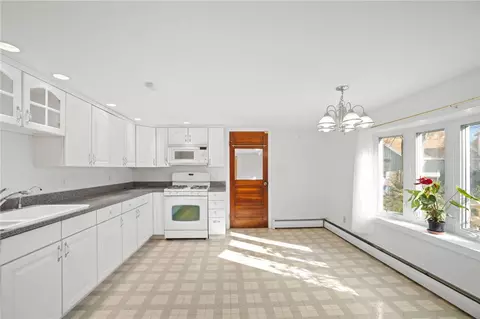 4089 Old Post Rd, Charlestown, RI 02813 | 39 Photos - Movoto