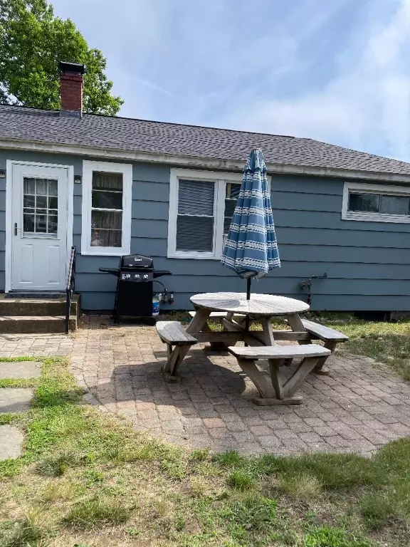 4 Stuart St, Westerly, RI 02891 | 19 Photos - Movoto
