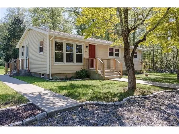 454 Read School House Rd, Coventry, RI 02816 | 23 Photos - Movoto