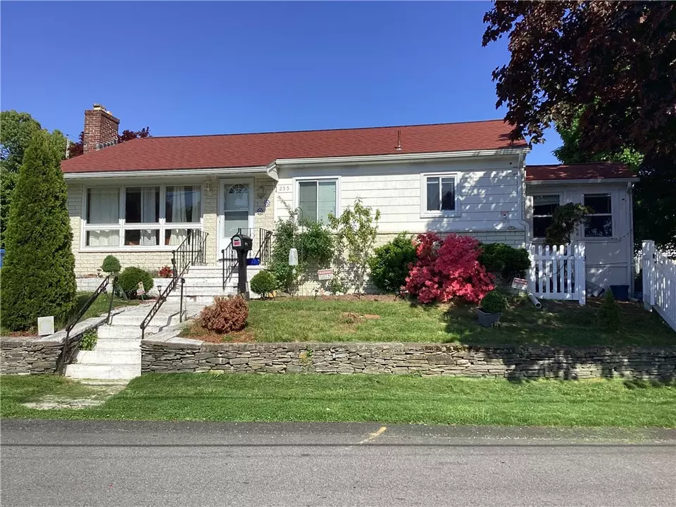 255 Princess Ave, Cranston, RI 02920 | 25 Photos - Movoto