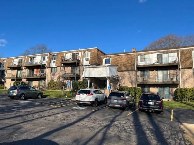750 Quaker Ln #B205, Warwick, RI 02886 | MLS# 1380484 | 32 Photos - Movoto
