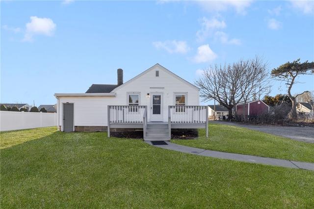 1609 W Main Rd, Middletown, RI 02842 | MLS# 1382111 | 34 Photos - Movoto