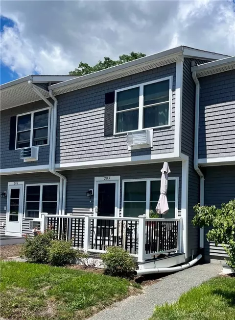 Warwick, RI Condos & Townhouses For Sale - Movoto