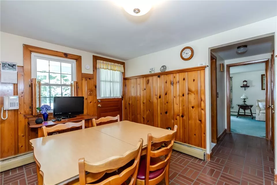 19 Longue Vue Ave, North Providence, RI 02904 | 48 Photos - Movoto