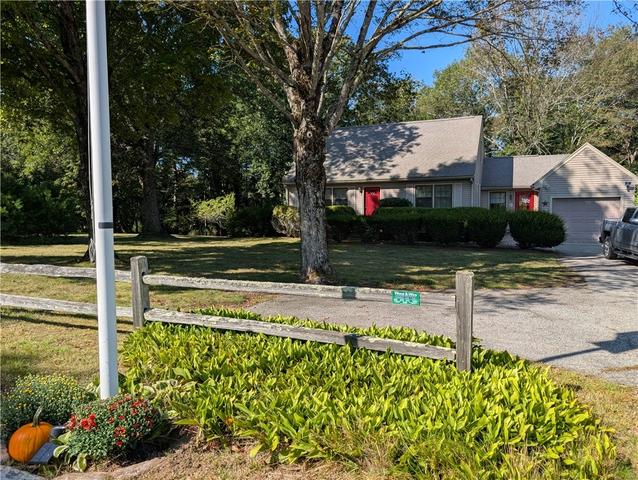 367 Chestnut Hill Rd, Glocester, RI 02814 | MLS# 1394982 | 1 photo - Movoto